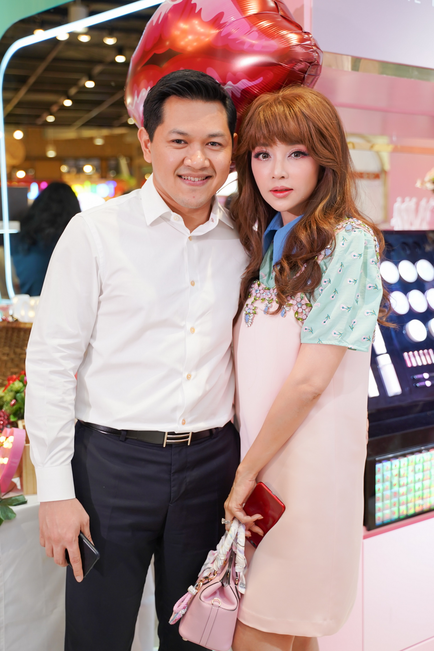 “STARGIRL” ฉลองเปิดสาขาใหม่ โดยมี 5หนุ่มวง SBFIVE พรีเซนเตอร์ ร่วมยินดี | KAZZ Magazine