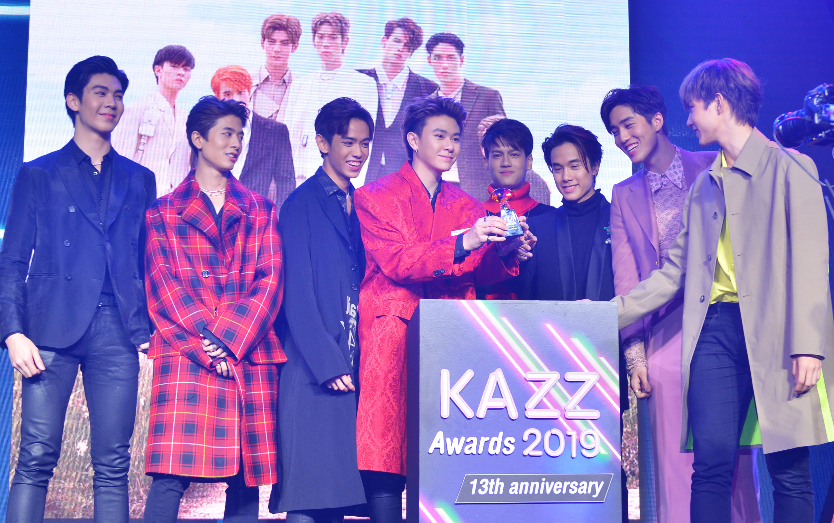 '9x9' คว้ารางวัล 'RISING STAR ศิลปินหน้าใหม่มาแรง' ในงาน 'KAZZ Awards ...
