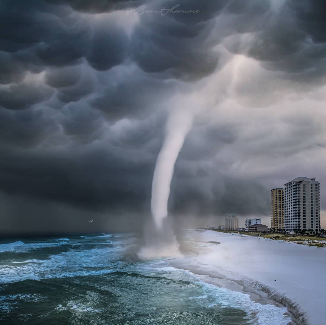 สวยราวภาพวาด! ชมภาพท้องฟ้าสุดอะเมซิ่งยามเกิดพายุของศิลปิน Digital Storm ...