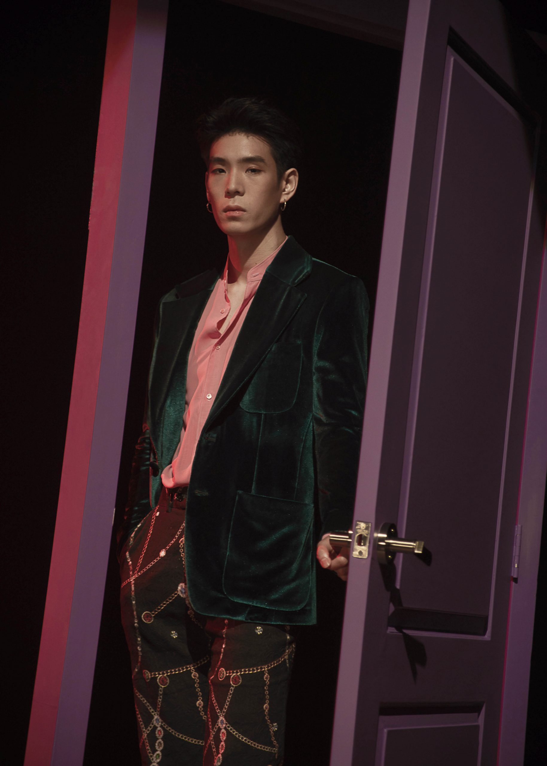 “JAYLERR” ทุ่มสุดชีวิต โหนสลิง!! ถ่ายทอดความรู้สึกใน MV เพลง “ระเบียง ...