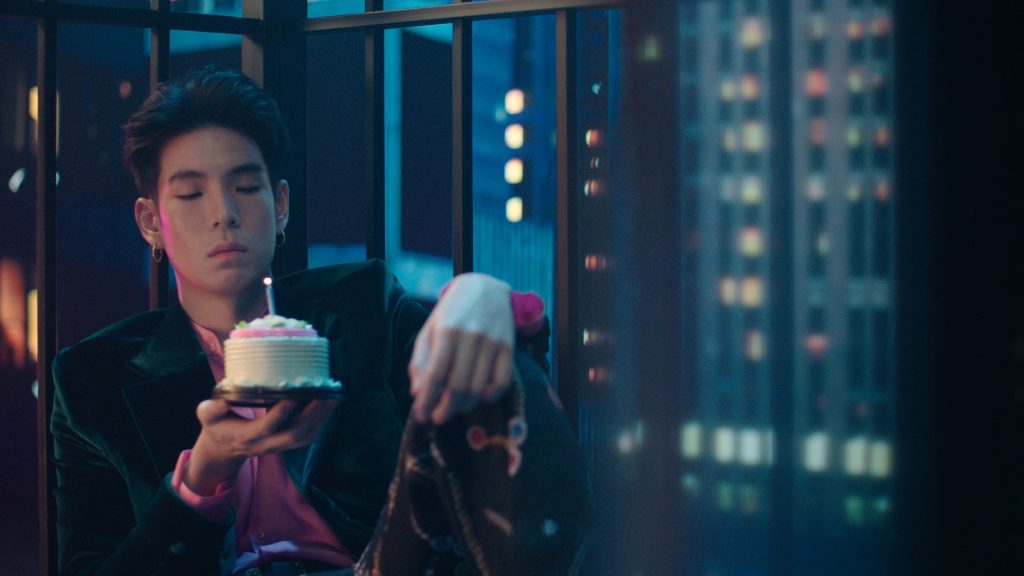 “JAYLERR” ทุ่มสุดชีวิต โหนสลิง!! ถ่ายทอดความรู้สึกใน MV เพลง “ระเบียง ...